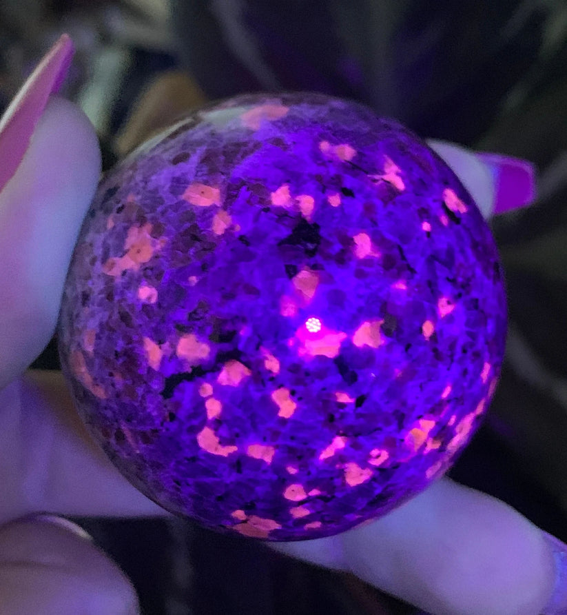 Polished High Grade Yooperlite Sphere | Emberlite | UV Reactive Sodali ...